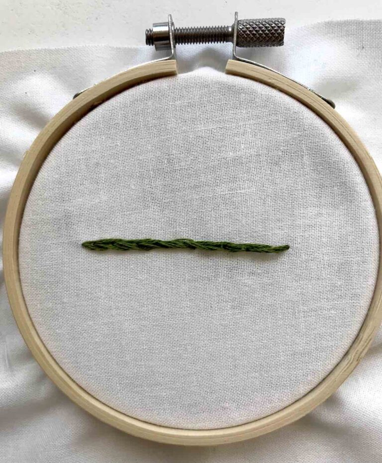 How to do the Split Stitch Embroidery: Hand Embroidery Tutorial ...