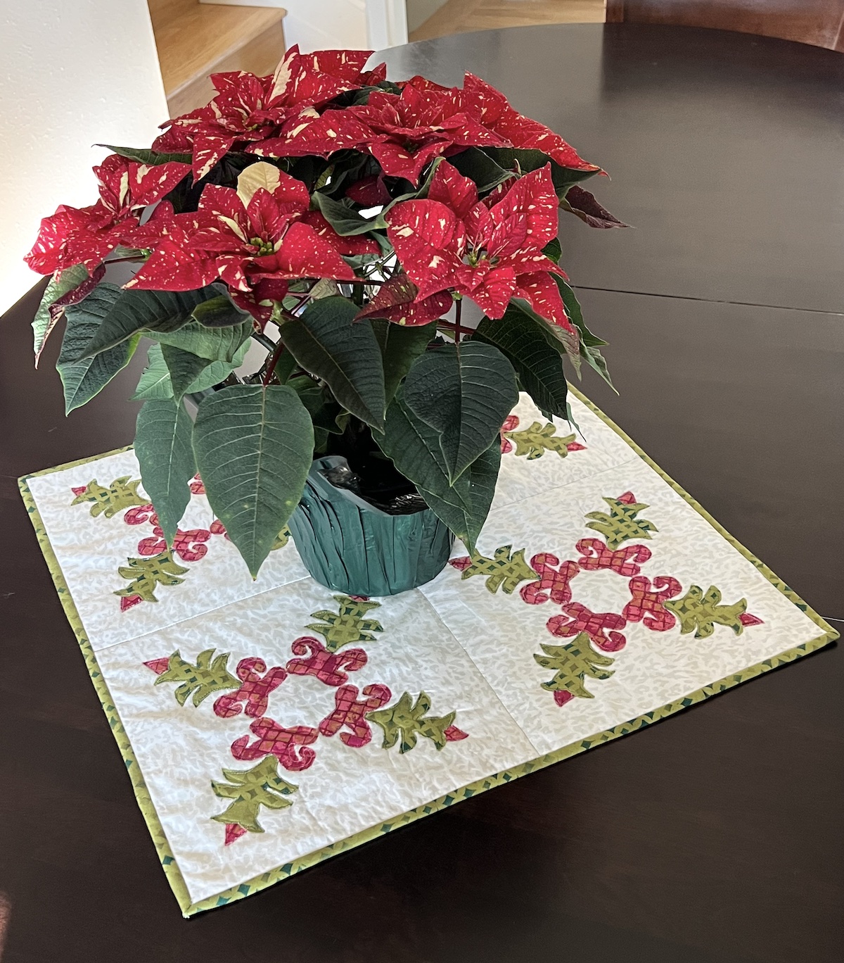 Christmas Cactus Raw-Edge Appliqué Quilt Pattern: Free Tutorial ...